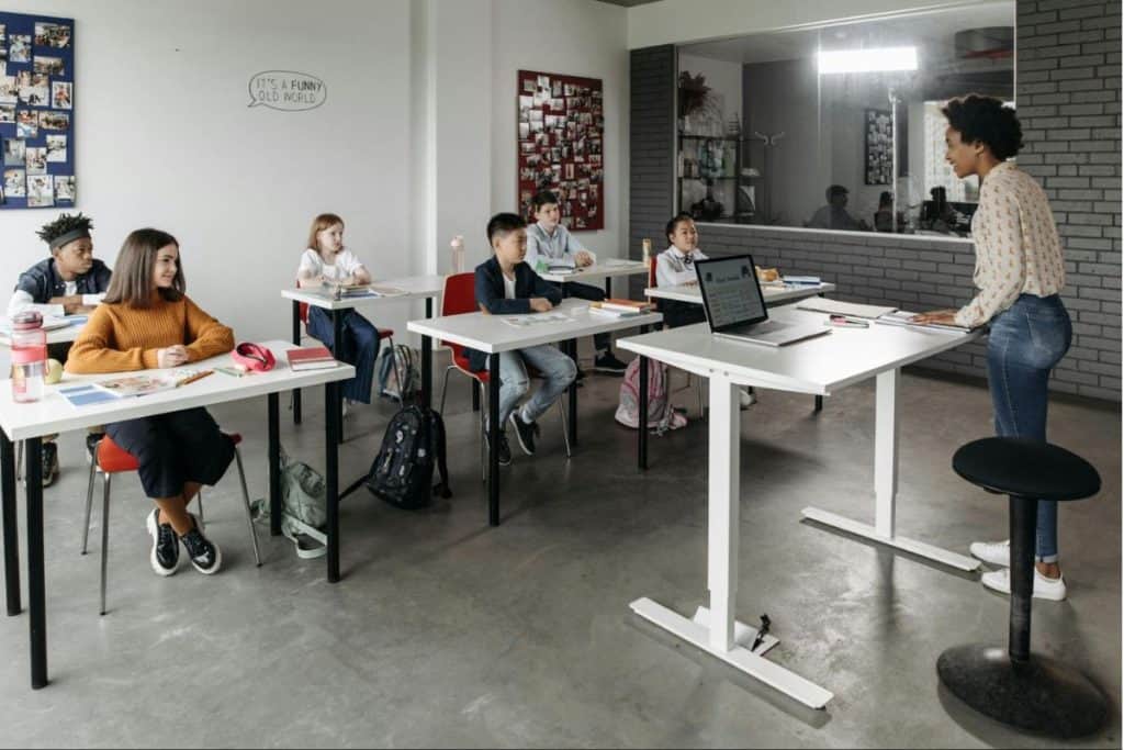 7 Tips on How Teachers Can Use AI in Classrooms