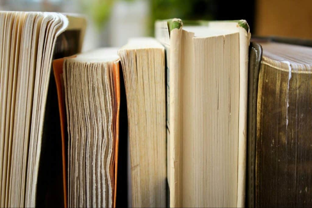 7 Best AI Story Generators for Creative Writing in 2025
