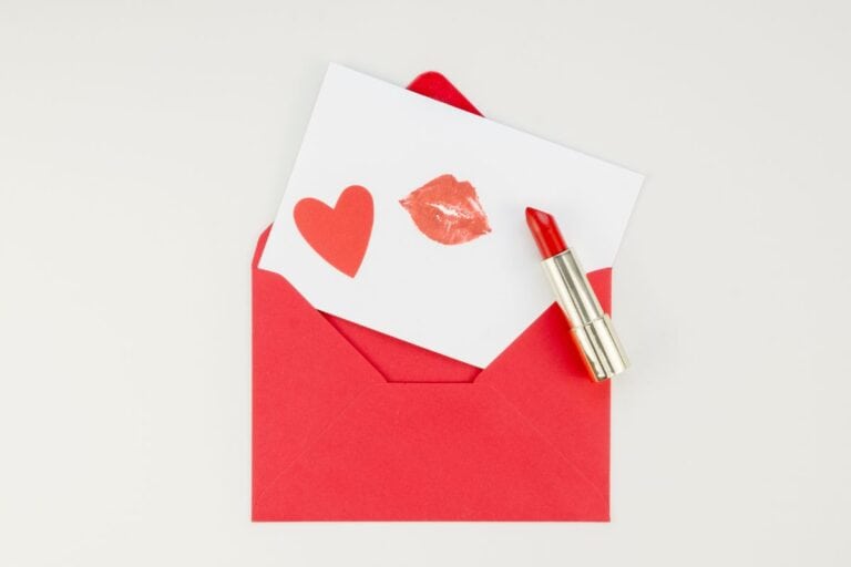 How to Write a Love Letter for Her [+50 Examples]