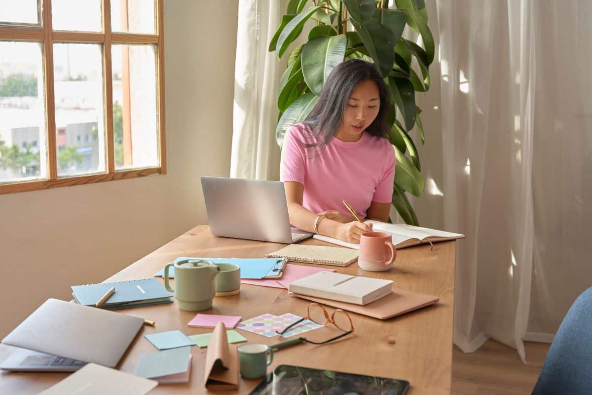 How to Write a Cover Letter for an Internship + Examples