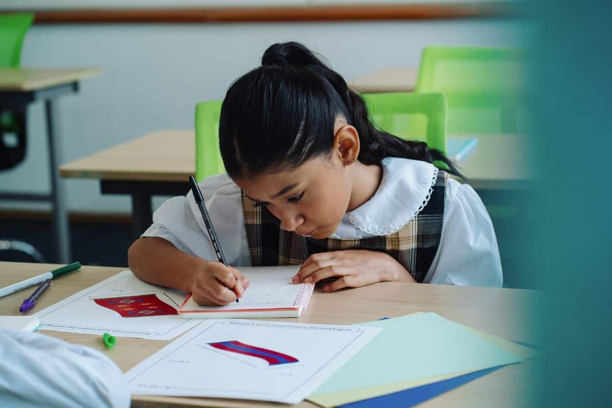 Epäsäännölliset verbit englanniksi: Luettelo & opas