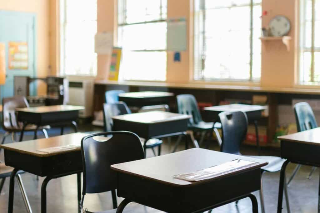 Lijst van voorzetsels in de Engelse grammatica + voorbeelden