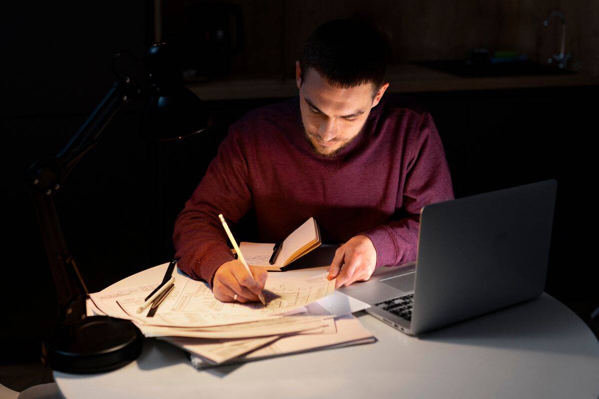 How to Detect AI Writing in 2025: Full Guide