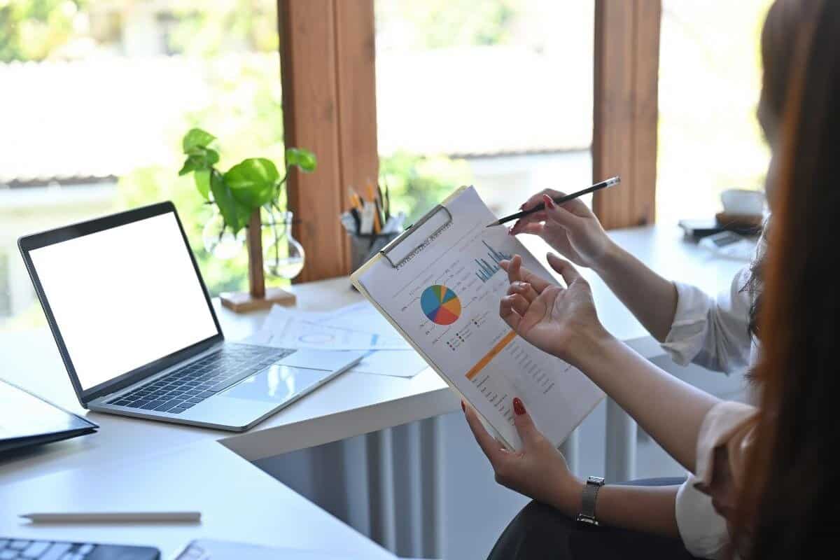 Niche Definition Explained with Clear Examples