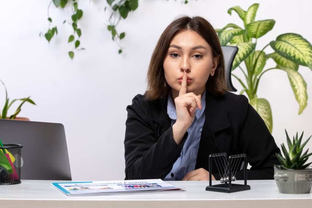 Qu'est-ce que la sibilance ? Définition et utilisations